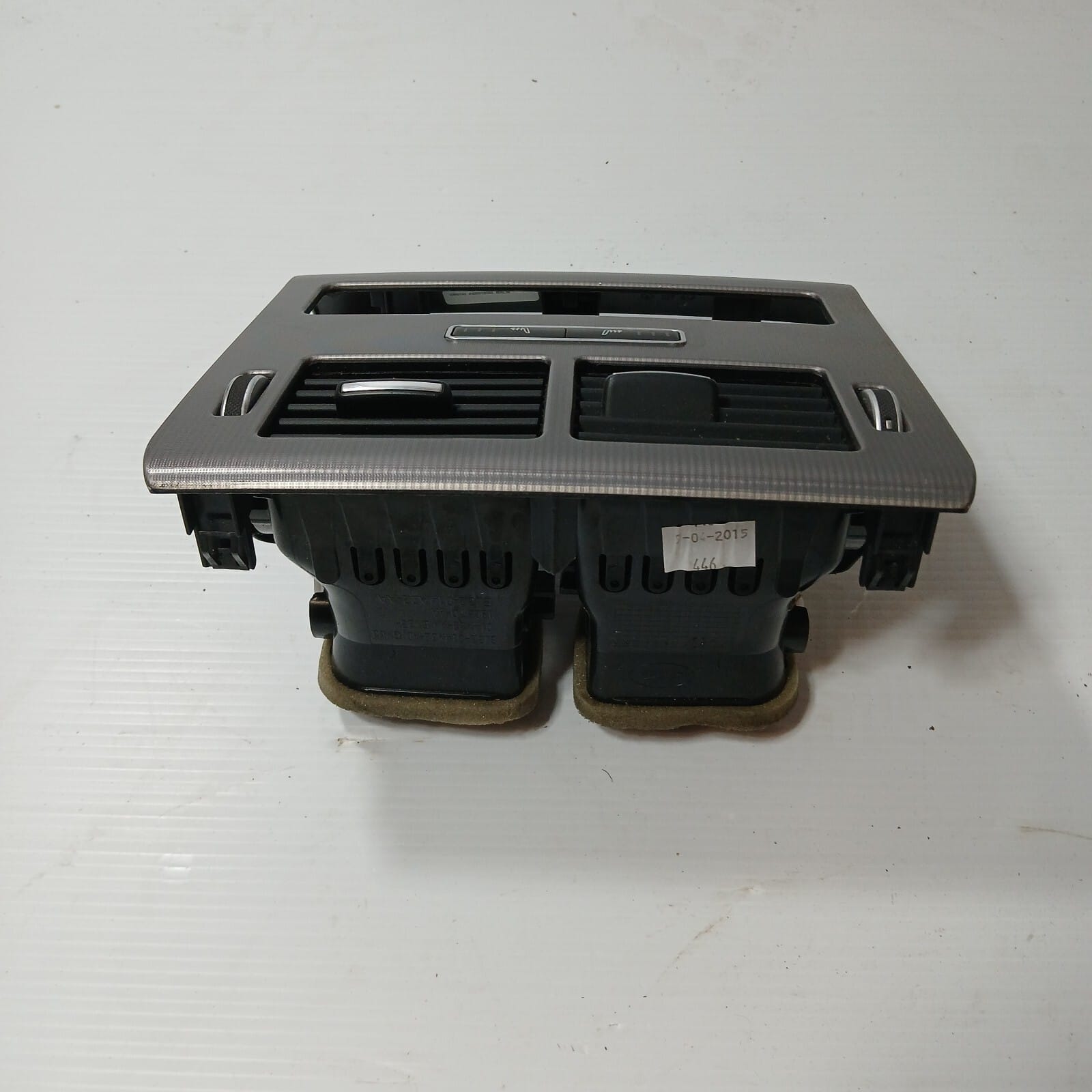 Range Rover Sport L494 Rear Vents in Centre Console DK62044E15EB ...